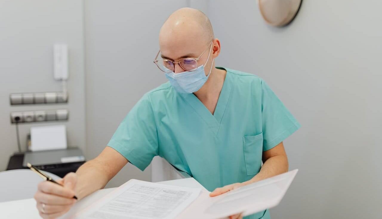 Cell Phone Usage at Work & HIPAA Compliance: Uncovering the Risks